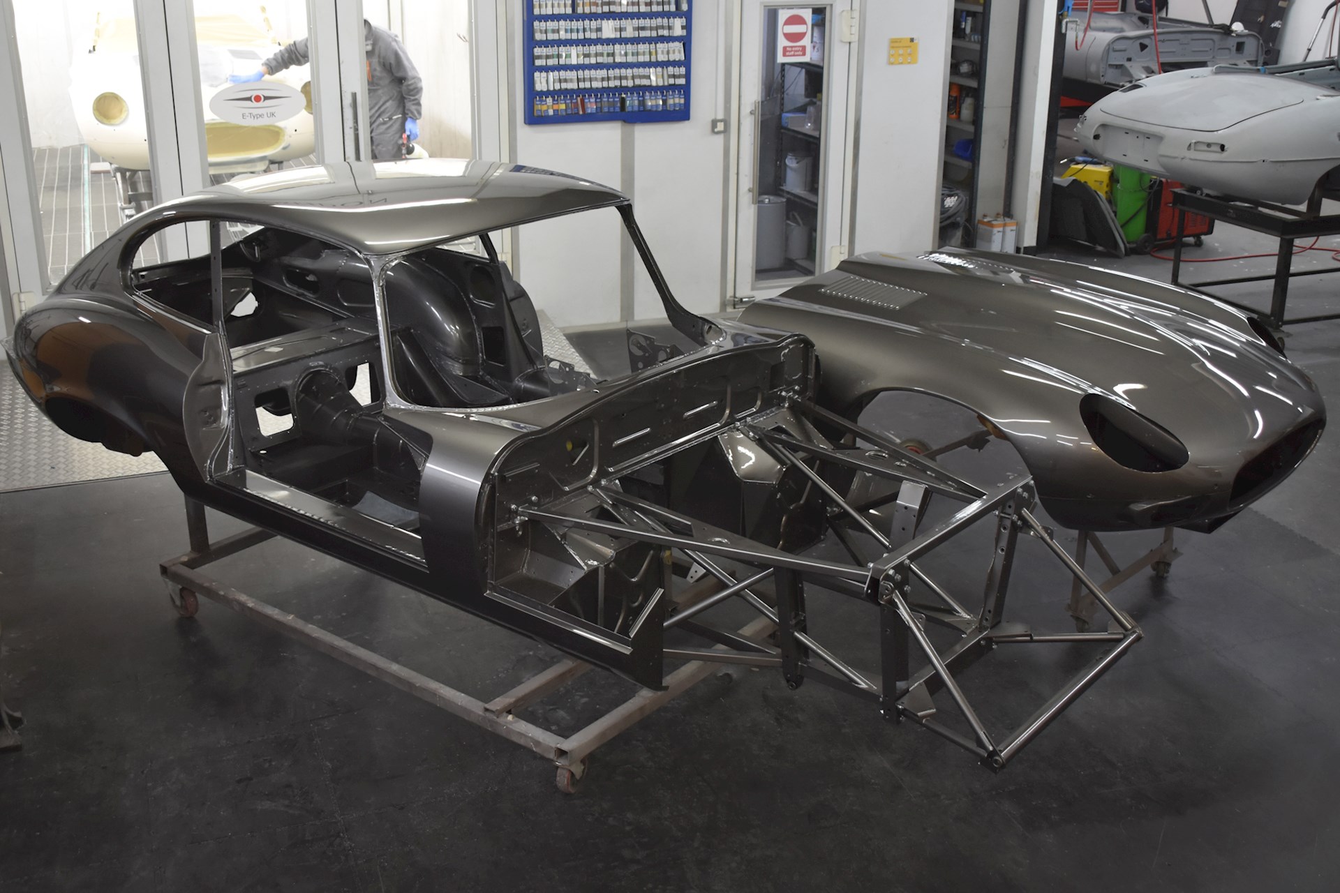 E-Type Restoration | Luxurious V12 Grunt